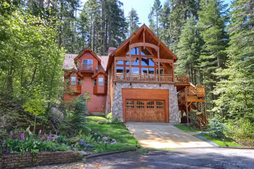 Yosemite Copper Bear Lodge | Discover Yosemite National Park